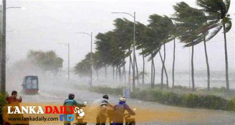 වර්ෂාවත් සමග තද සුළං