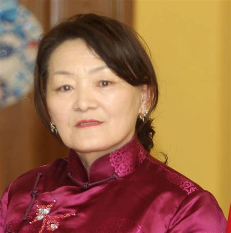 Дуучин Б Гантөмөр