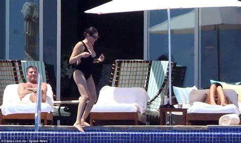 Simon Cowell Enjoys Getaway With Girlfriend And Ex Daily Mail Online