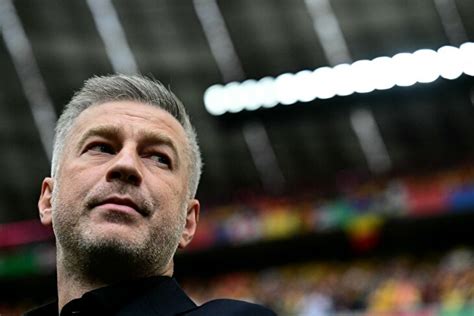 Rumunsko Musí Najít Nového Trenéra Iordanescu Po Dvou A Půl Letech
