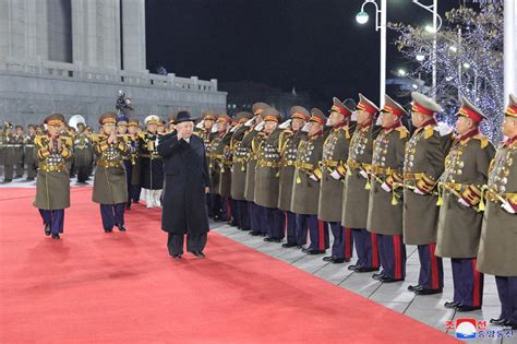 金正恩氏、軍事パレードに出席 Icbmなど複数のミサイル動員か 毎日新聞