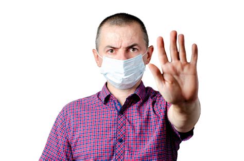 감염을 중지합니다 사람의 사진은 전염병과 독감에 대한 보호 마스크를 착용합니다 겨울에 대한 스톡 사진 및 기타 이미지 겨울