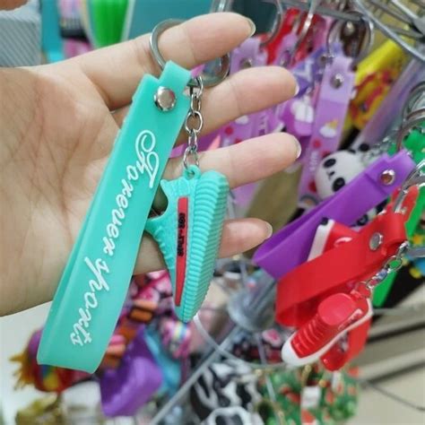 خرید و قیمت جاکلیدی سلیکونی مدل کتونی در طرح های مختلف ترب