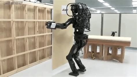 Japanese Robot Capable Of Installing Drywall By Itself Japanese Robot Installation Funny