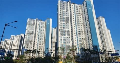 새 아파트 8억→4억 반토막 집주인들 난리 난 동네