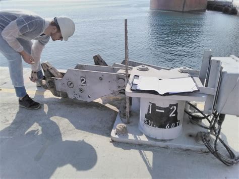 Inspecting Quick Release Mooring Hooks From All Brands Straatman