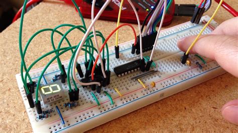 Interrupt Example On A Pic16f88 Microcontroller Youtube