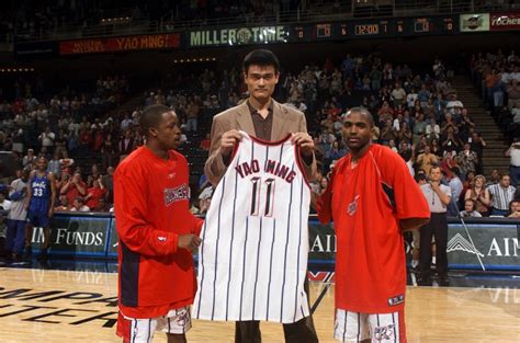 18年前的今天：2002年nba选秀大会 姚明当选状元 直播吧zhibo8cc