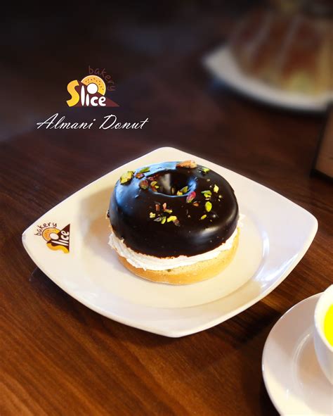 Slice دونت المانی 🍩😋 دونت شکلاتی، با خوشمزه گی عالی که دل آدم آب میشه