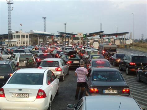 Зголемен метеж на граничните премини кон Србија и Грција Power Info