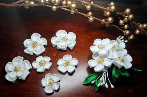 Как научиться делать цветы из ткани по технике канзаши закругленный лепесток — ЗнайКак ру