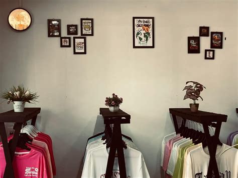 The Eyes 𝐒𝐨𝐚𝐩 And 𝐆𝐥𝐨𝐫𝐲 𝐄𝐱𝐟𝐨𝐥𝐢𝐚𝐭𝐢𝐧𝐠 𝐓𝐨𝐧𝐢𝐜 𝟐𝟎𝟎𝐦𝐥 🤎for All Skin Types သုံးလို့ရပြီး ဝက်ခြံအမာရ