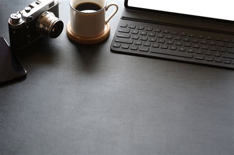 카메라 태블릿 및 복사 공간이 있는 크리에이티브 작업 공간 0명에 대한 스톡 사진 및 기타 이미지 0명 가죽 검은색 Istock