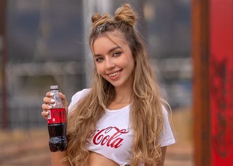 Coca Cola Vanessa Rojewska Model