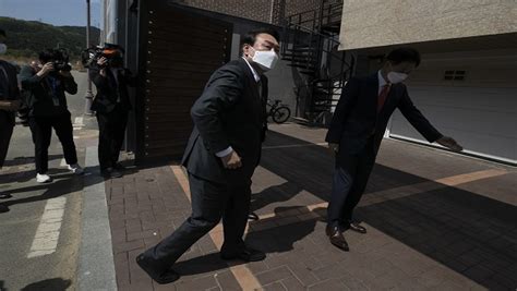 윤 대통령 박근혜 전 대통령에 생일 축하 난 전달