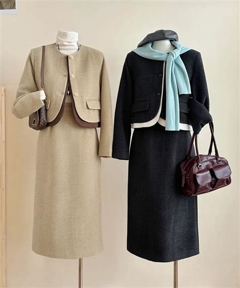 포앤바이앤 ★겨울 하객룩 추천★ 모직 크롭 자켓 And 스커트 투피스 라운드넥 싱글버튼 포켓 배색 누빔 도톰 울혼방 자켓 And 하이웨스트 핀턱 뒷밴딩 뒤트임 H라인 미디 치마