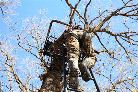 Tree Stand Safety Guide Hunting Safety Harnesses And Tree Stand Safety Tips Muddy Outdoors