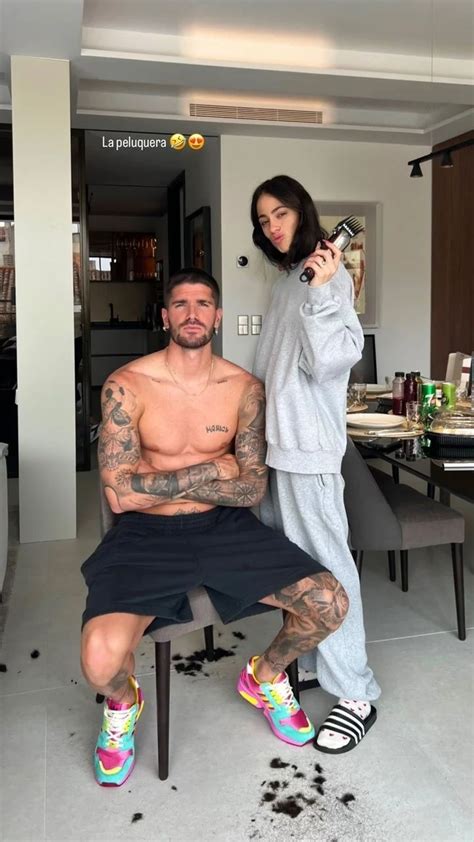 La Predicción De Una Vidente Sobre Tini Stoessel Y Rodrigo De Paul