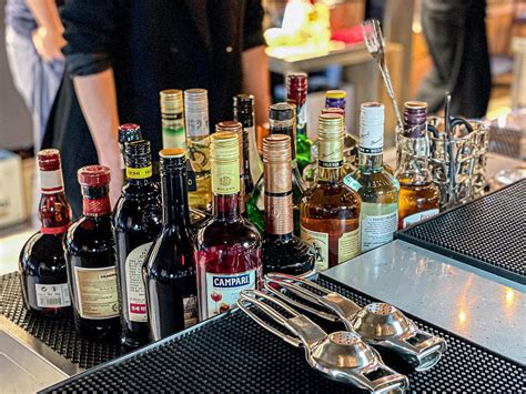 노을리 펍 And 레스토랑 실력 있는 바텐더가 만들어 주는 맛있는 칵테일 한잔 어떠신가요 오늘도 노을리 펍레스토랑은 오후 5시부터 오픈합니다 🤙 다양한 주류를 즐겨