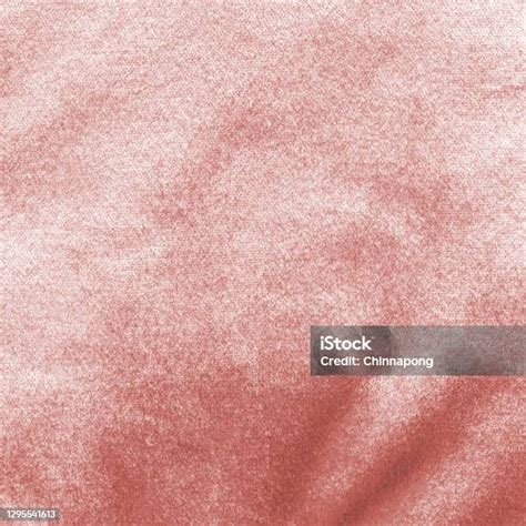 로즈 골드 핑크 벨벳 배경 또는 부드러운 푹신한 벨벳 패브릭 천 메탈릭 컬러 소재면 또는 울 소재의 벨루어 플란넬 텍스처 0명에 대한 스톡 사진 및 기타 이미지 Istock
