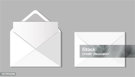 문서에 대 한 두 개의 빈 현실적인 봉투의 집합입니다 회색 바탕에 디자인에 대 한 봉투 템플릿 레이어 그룹화 쉽게 편집 그림에