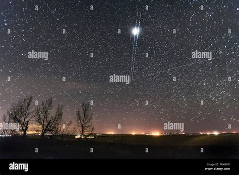 A Pair Of Nearly Simultaneous And Parallel Iridium Satellite Flares On