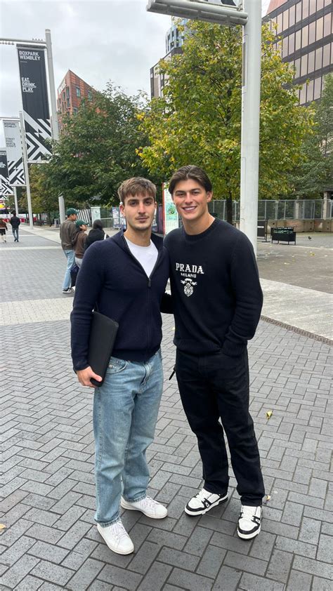 With Wembley Wrapped Up In Nfl Advertisements Again This Year I Had The Pleasure To Meet Louis