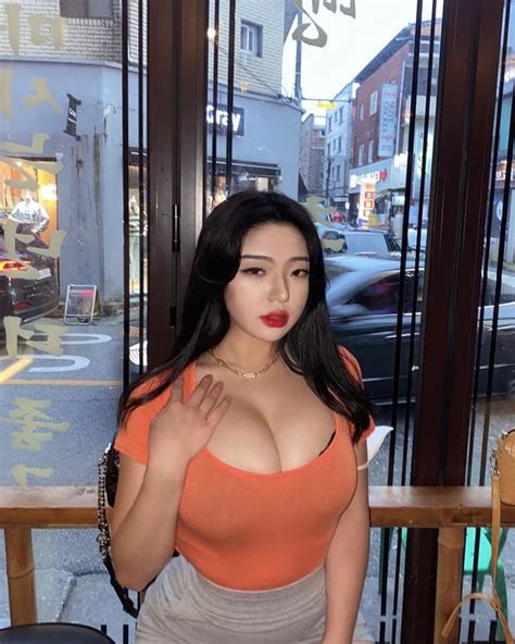 Busty Asian Rprettyasiangirls