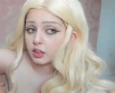 Someone Please Tell Me Who This Camgirl Is 2 Replies 1527622