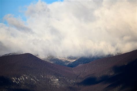 일몰 이탈리아 시 부드러운 구름으로 둘러싸인 일부 눈 산의 아름 다운 보기 0명에 대한 스톡 사진 및 기타 이미지 0명 겨울 경외감 Istock