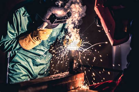 金属焊接钢厂使用电弧焊机在工厂焊接钢手工技能劳动理念的金属制品造和高清图片下载 正版图片506699768 摄图网