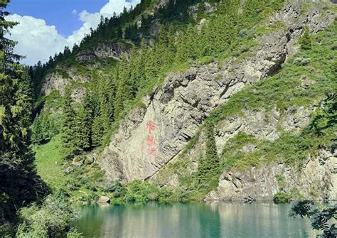Heavenly Lake Of Tianshan Tianshan Tianchi Lake In Xinjiang