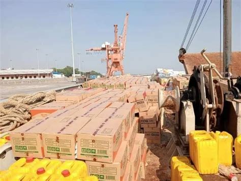 မြို့နေလူအချို့ စွန့်ခွါသွားပြီဖြစ်သော စစ်ကောင်စီရုံးစိုက်ရာ မြို့တော်စစ်တွေသို့ စားနပ်ရိက္ခာ