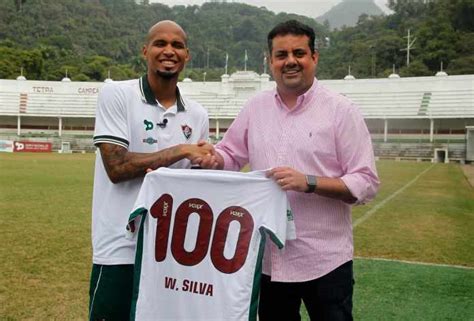 Wellington Silva é Homenageado Pelos 100 Jogos No Fluminense