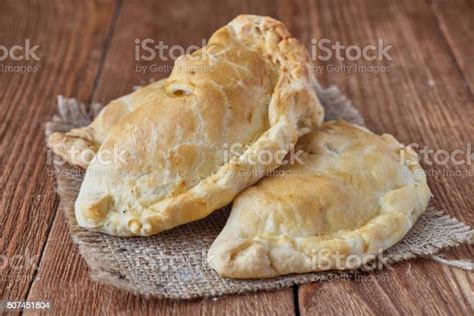 맛 있는 수 제 콘월어 젖꼭지가 리 개나 쇠고기 양파와 감자 감자 요리에 대한 스톡 사진 및 기타 이미지 감자 요리 고기