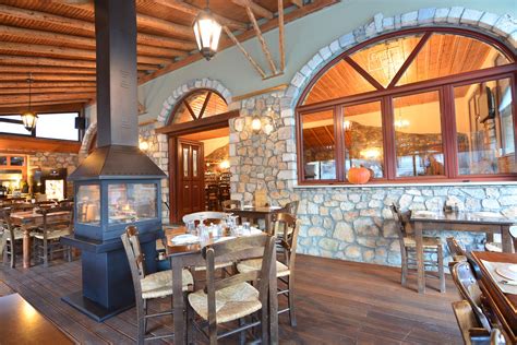 Παντοπωλείον Ο Αντρικος Να μαστε Και για σήμερα Τσικνοπέμπτη γουρουνοπούλα στη σούβλα Σας