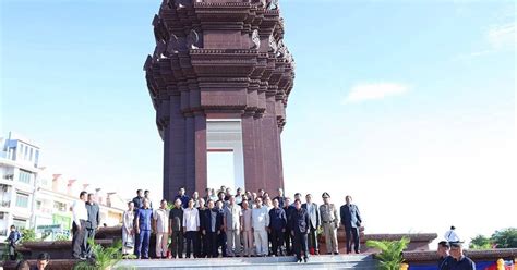 សម្ដេចក្រឡាហោម ស ខេង៖ វិមានឯករាជ្យ ជាសមិទ្ធផលថ្មីៗ នឹងរួមចំណែកទាក់ទាញទេសចរណ៍ក្នុងខេត្តបាត់ដំបង