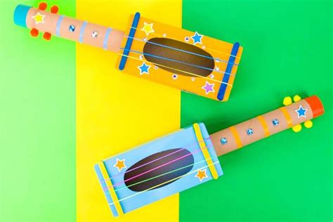 کاردستی گیتار با جعبه دستمال کاغذی و آموزش مرحله به مرحله