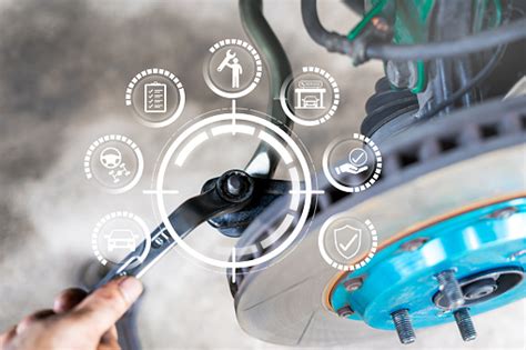 자동차 서비스 자동차 부품 개념의 품질 보증 정비사는 자동차 차대 및 브레이크 유지 보수 시스템의 마모된 부품을 교체합니다 보증 청구 보증 기간 고객 만족 개발에 대한 스톡