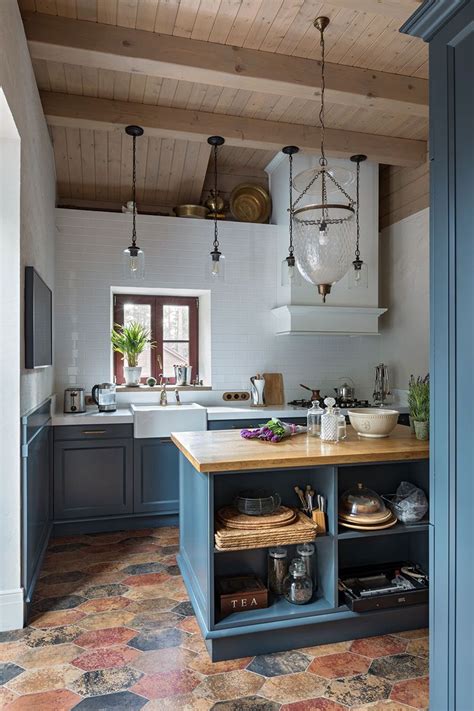 Красивый загородный дом с балками под Минском