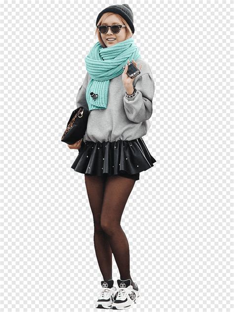 Qri S 여자 녹색 스카프를 착용하면서 서 Png Pngegg