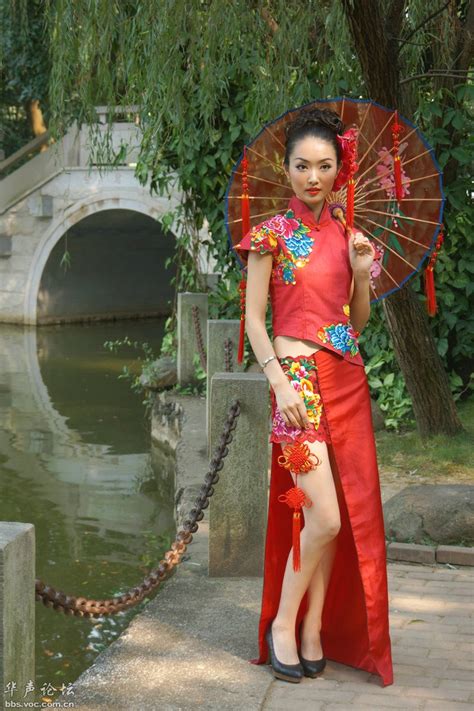 贴图 红旗袍红伞靓女人 页 1 美女贴图 华声论坛 无图精简版