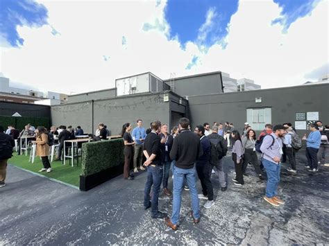 深夜炸场，openai 首次开发者日：新模型发布，支持 128k 上下文，价格直降，gpt 商店要来了 36氪