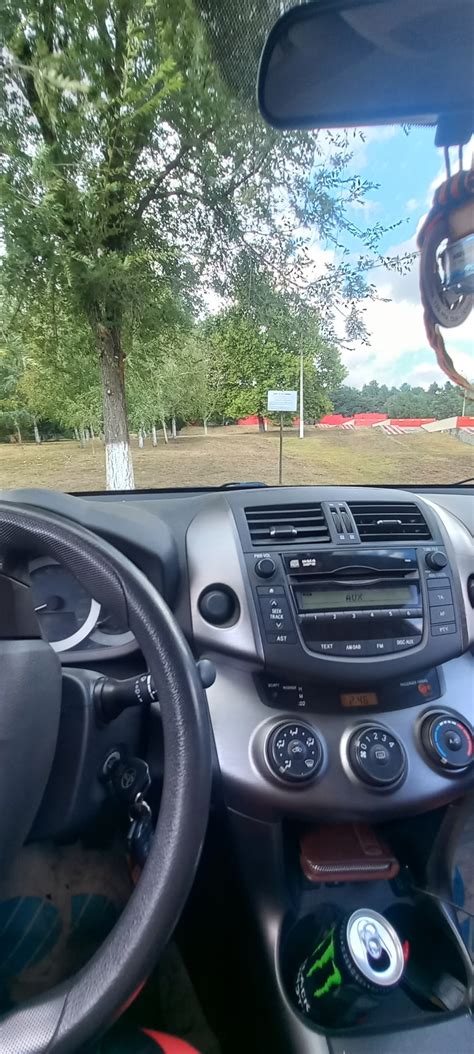 Стойки на рафаэля — Toyota RAV4 (III), 2 л, 2012 года | запчасти | DRIVE2