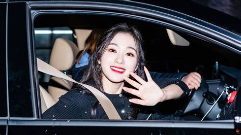 더쿠 거의 모든 홈에 메인으로 걸렸던 아이돌 레전드 팬싸 사진