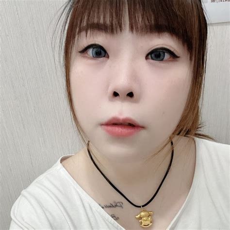 這2個月現在是個大百貨週年慶的大檔 櫃哥櫃姐們都非常非常非常的辛苦 常常沒辦法吃飯餓肚子餓到快暈厥 百貨公司也沒辦法接受各個櫃哥跟櫃姐