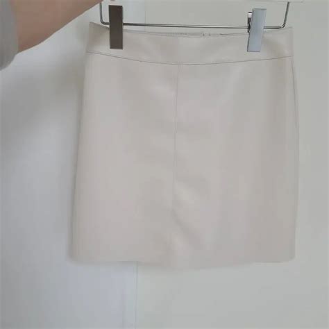 Roem 로엠 Loewe Leather Ivory Leather Miniskirt Size S 로엠레더스커트레자가죽치마레더치마 On Bunjang