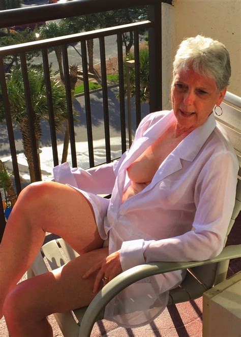 Cleavage Downblouse And Nipple Peeks Collection Vol 13 Porn Pictures Xxx Photos Sex Images