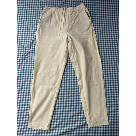 มือสอง ใหม่มากใส่ครั้งเดียว กางเกง Uniqlo ยูนิโคล่ กางเกง ผ้าเดนิม เจอร์ซี่ ทรงขาสอบ Shopee