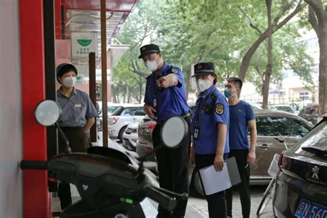 文明西城｜区城管执法局推动“门前三包”责任落实 擦亮街巷文明“窗口”检查问题城区
